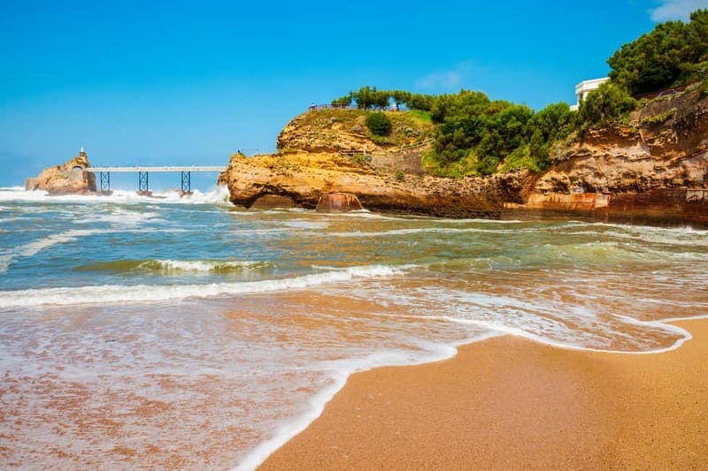 Biarritz: Express Walk with a Local in 60 minutes - Who is This Tour Perfect For?