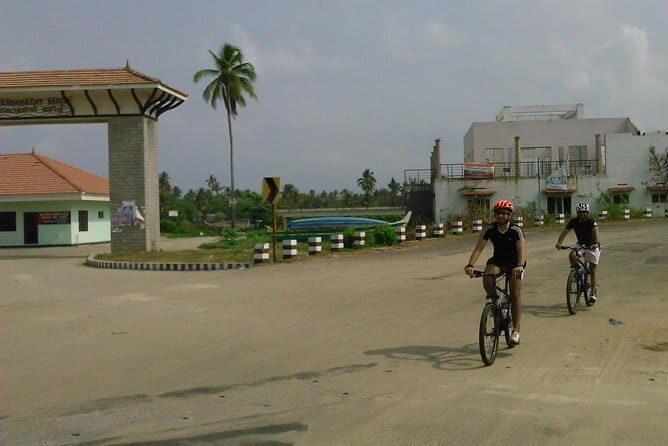 Bicycle & Houseboat Tour - Key Points