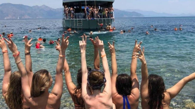 Big Boss Boat Trip Adults Only +16 - What’s Included and What to Budget For