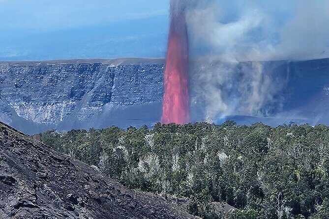 Big Island Waterfalls, Blacksand Beaches, Lava Tubes & Volcanoes - What We Love About This Tour