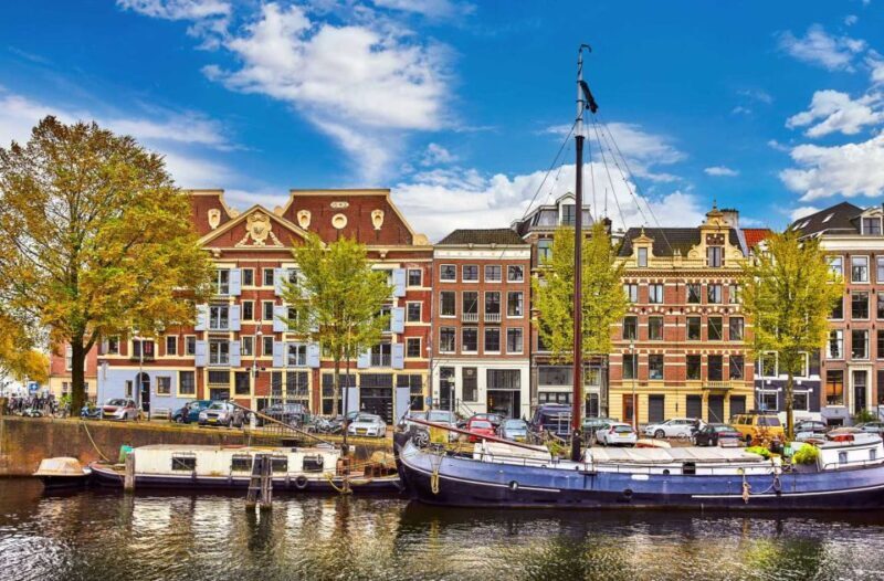 Bike Tour of Amsterdam Old Town, Top Attractions and Nature - Practical Details and What to Expect