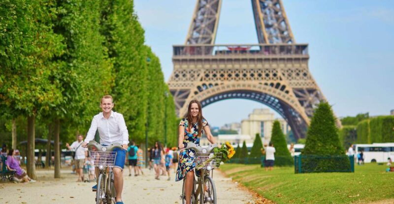 Bike Tour of Paris Old Town, Top Attractions and Nature - Key Points