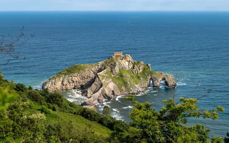 Bilbao: Gaztelugatxe, Bermeo, Mundaka, Gernika, & Wine Tour - Key Points