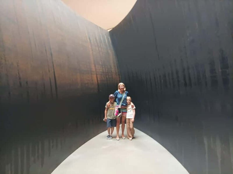 Bilbao: Guggenheim Museum Tour with Skip-the-Line Tickets - Inside the Building: Art Collections and Design