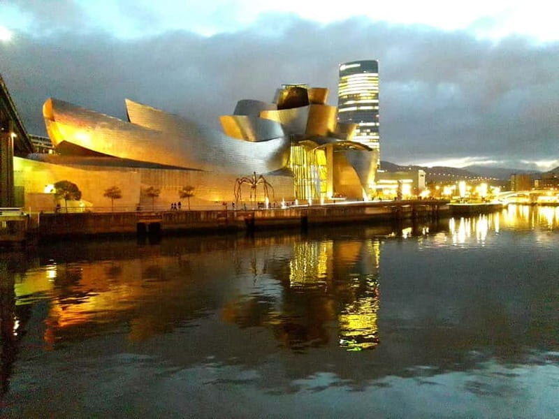 Bilbao: Guggenheim Museum Tour with Skip-the-Line Tickets - The Experience of a Small Group
