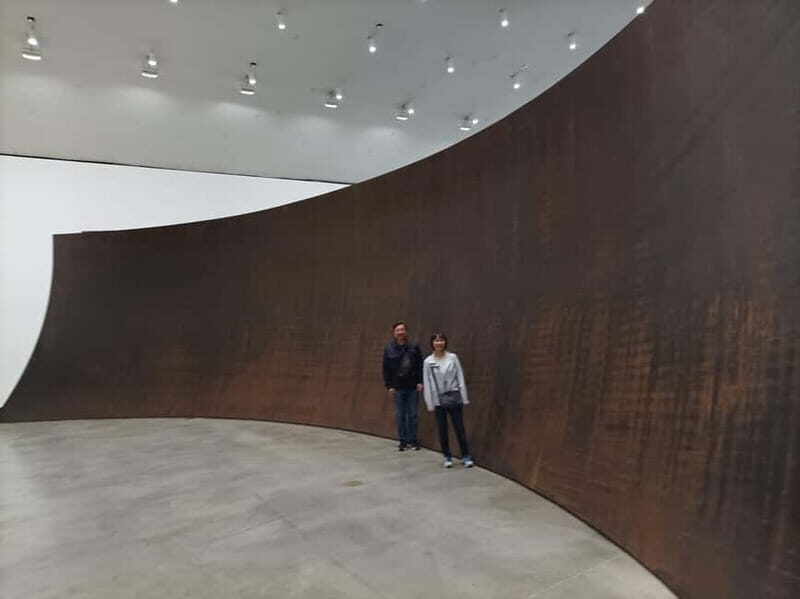 Bilbao: Guggenheim Museum Tour with Skip-the-Line Tickets - The Guide’s Role: Knowledge and Passion