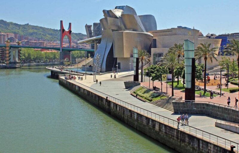 Bilbao: Guggenheim Museum Tour with Skip-the-Line Tickets - Practical Aspects: Duration, Price, and Accessibility