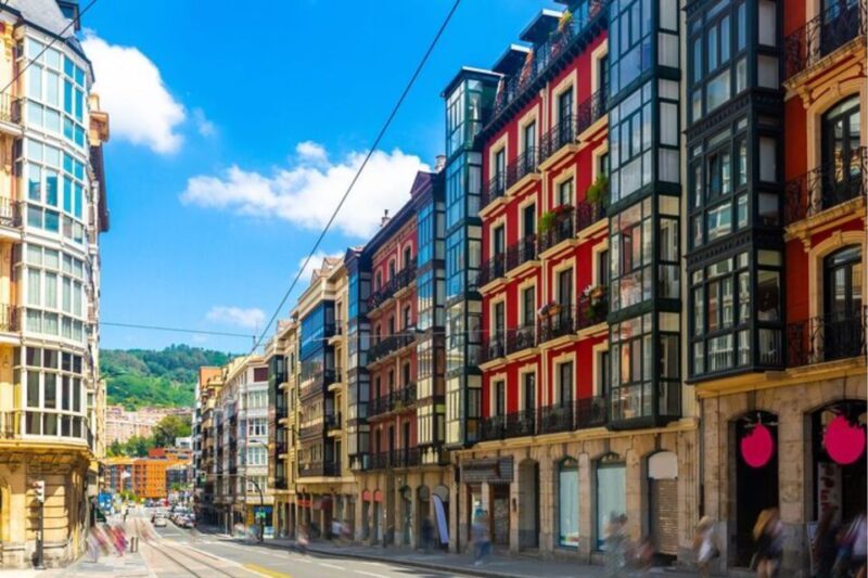 Bilbao: Private custom walking tour with a local - Key Points