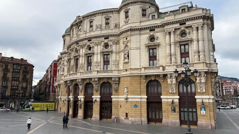 Bilbao: Private walking tour of the old town - The Old Town’s Historic Highlights
