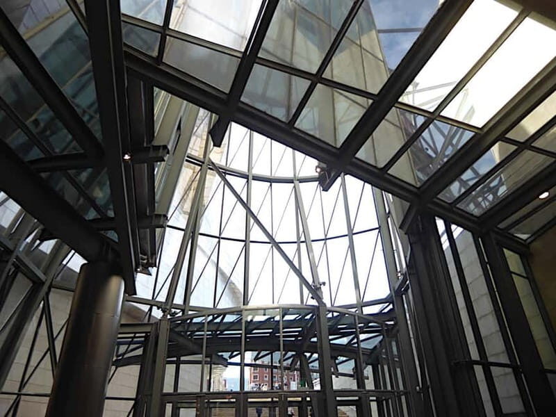 Bilbao: Titanium & Glass - Private Tour (German/English) - Meeting and Entry