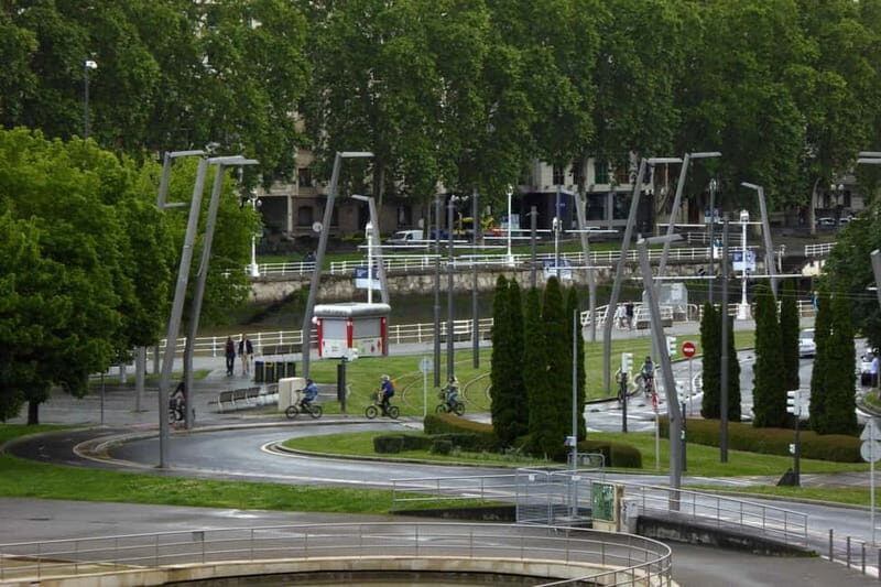 Bilbao: Titanium & Glass - Private Tour (German/English) - Practical Details and Considerations