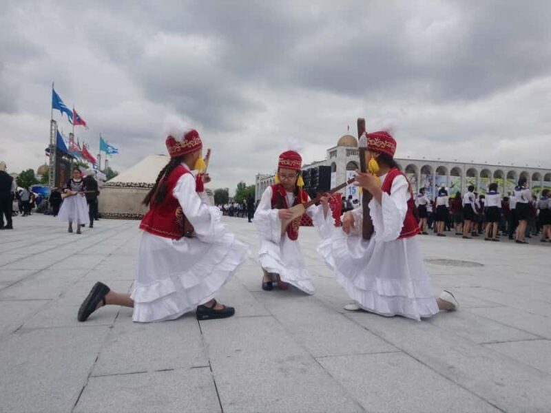 Bishkek: City Tour, Ata-Beyit and Osh Bazaar - Market Life at Osh Bazaar