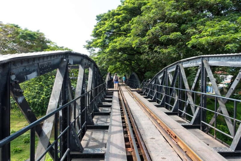 BKK: Damnoen Floating Market, Maeklong Rail & River Bridge - A detailed look at what you can expect from this full-day adventure