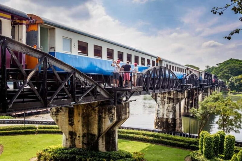 BKK: Damnoen Floating Market, Maeklong Rail & River Bridge - FAQs