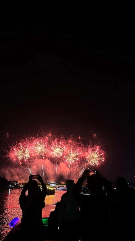 BKK:The Planet River Dinner Cruise &Upper desk Entertainment - Key Points