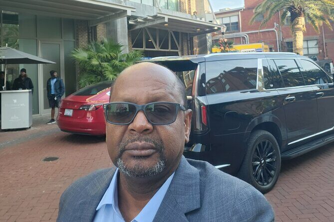 Black SUV Luxury limousines Transportation Services - Key Points