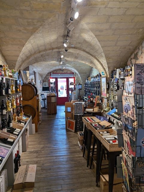 Blaye: the secrets of Blaye, wine, art, history and old cars - Practical Details and Value