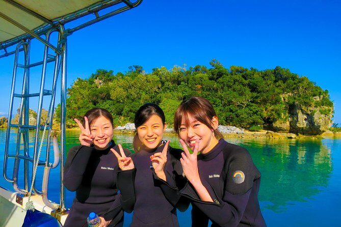 Blue cave experience diving [charter system / boat holding] | I am very satisfied with the beautiful facilities of the shop - An Introduction to the Okinawa Blue Cave Tour