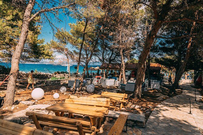 Blue Lagoon Private Tour from Trogir - LUNCH IN THE RESTAURANT INCLUDED - The Sum Up