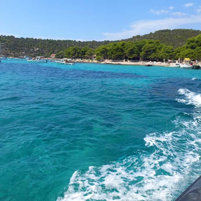 Blue lagoon with a speed boat water and towels included - FAQ