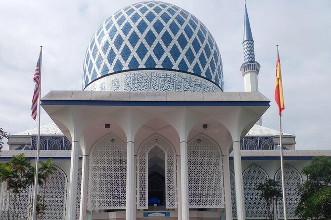 Blue Mosque And Batu Caves Private Tour from Kuala Lumpur - FAQ