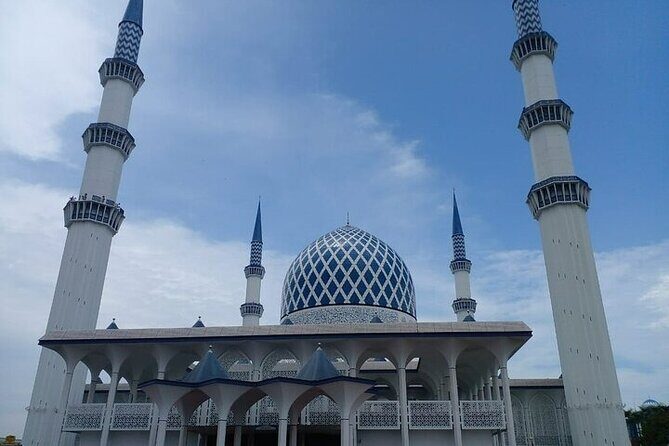 Blue Mosque and Batu Caves Private Tour from Kuala Lumpur - Authentic Experiences and Highlights