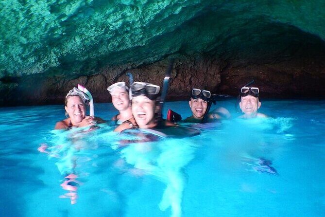 Blue Room and Beach Tour Curacao by Speedboat - Key Points