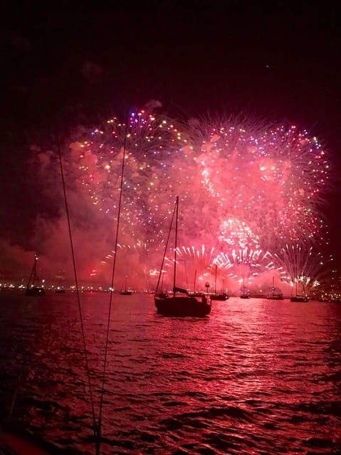 Bluemotion Lisbon: New Year's Eve sailboat cruise - An Up-Close Look at the Experience