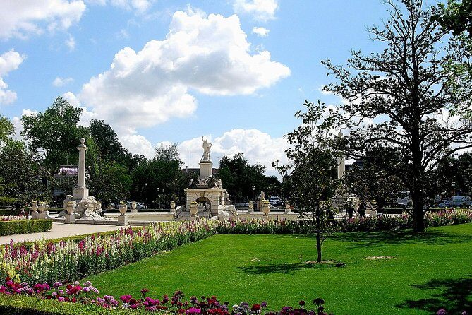 Boat cruise with guide on board + Historical City Adventure Gift - The Appeal of the Boat Cruise in Aranjuez