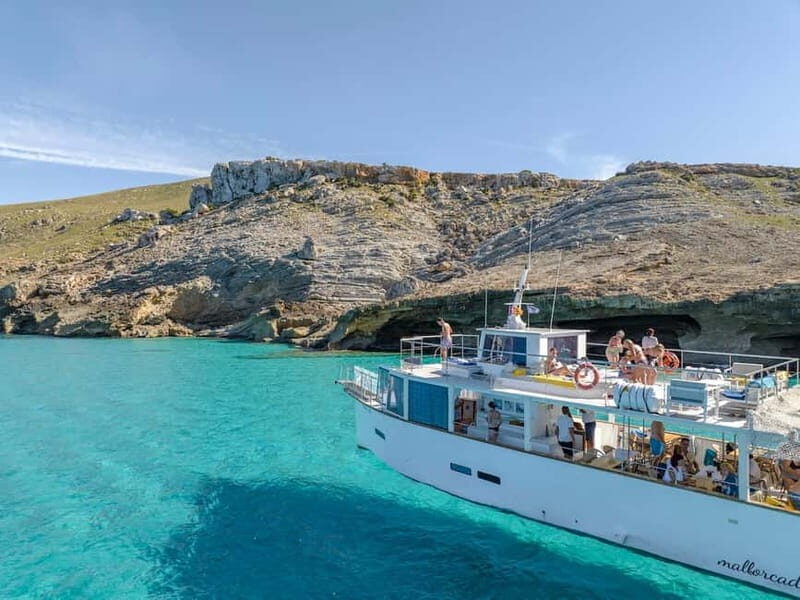Boat day trip with drinks and lunch - An Overview of the Experience