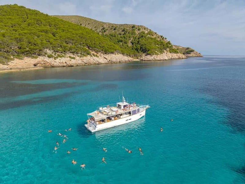 Boat day trip with drinks and lunch - What Makes This Tour Stand Out