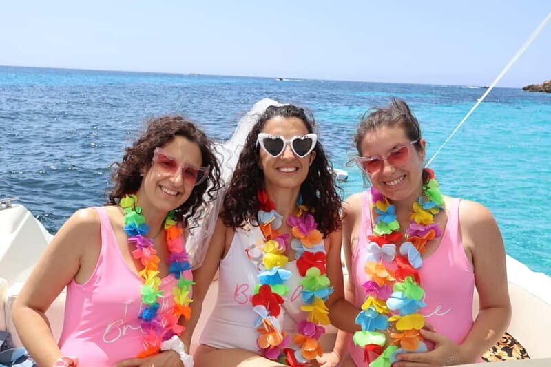 Boat excursion with bachelorette and bachelor party - Key Points