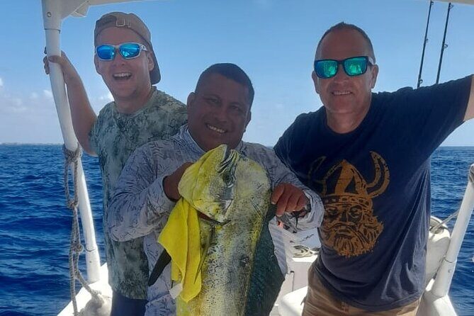 Boat Fishing Tour, Puerto Morelos CIPREA, 25' - Refreshments & Comfort