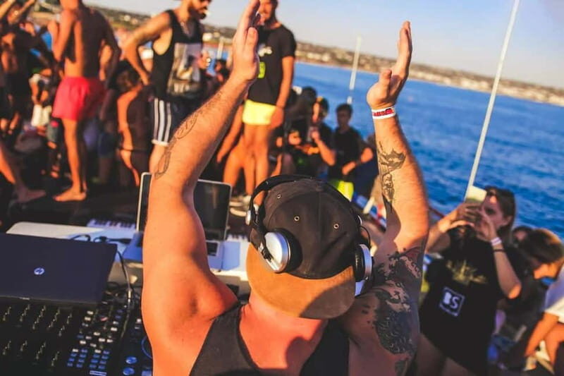 Boat Party al Tramonto nelle acque del Salento con Drink - A Closer Look at the Experience