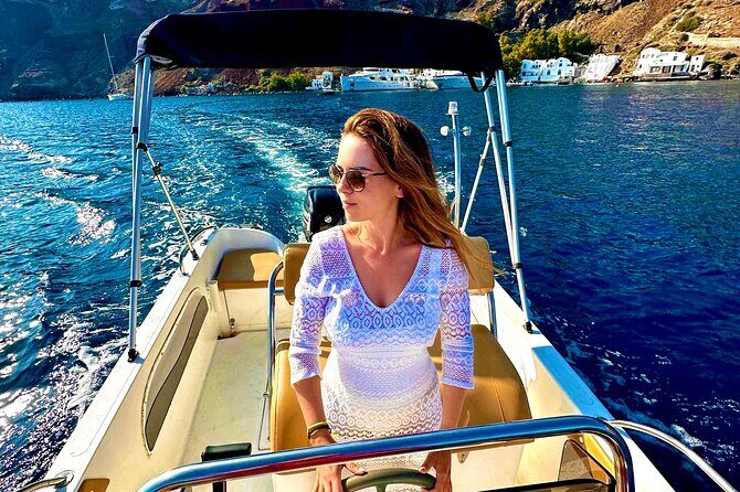 Boat Rental in Santorini - Who Should Consider This Experience?