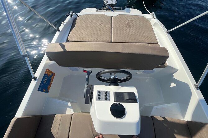 Boat Rental Without License in Ibiza and San Antonio - The Sum Up