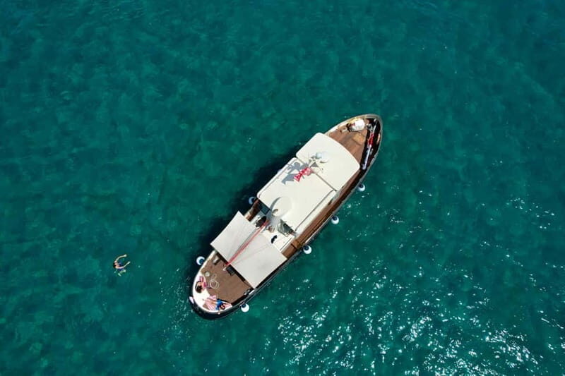 Boat tour Golfo Aranci: Tavolara and Molara Marine Protected Area - Discovering Sardinia from the Water
