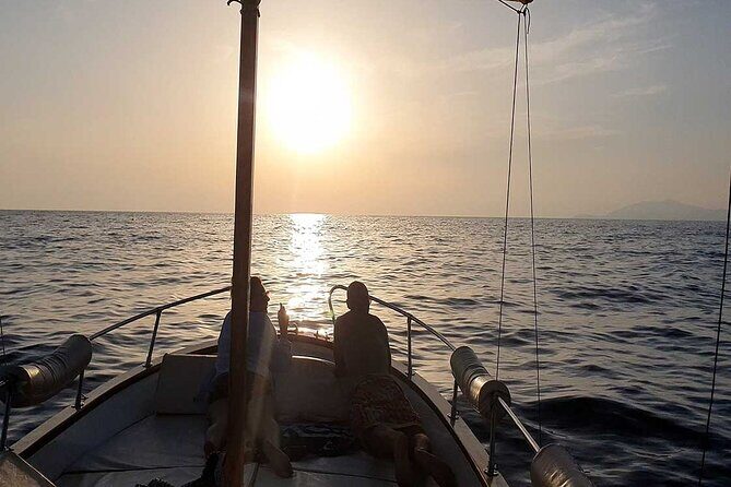Boat tour of Capri (tour classes 2 hours ) - Practical Details