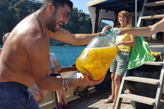 Boat tour of the island of Ischia with lunch and bath - The Real Value for Travelers