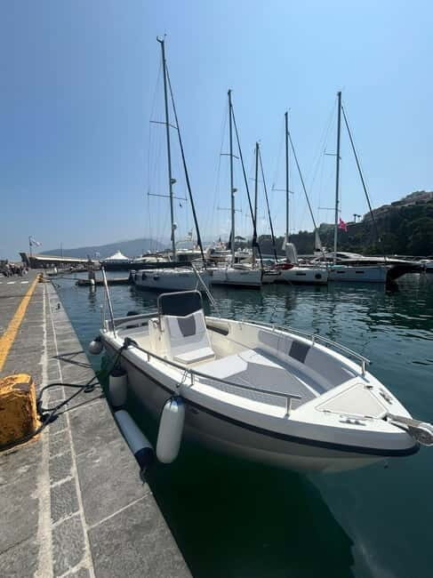 Boat Tour Positano - Capri - Lunch and Leisure in Capri