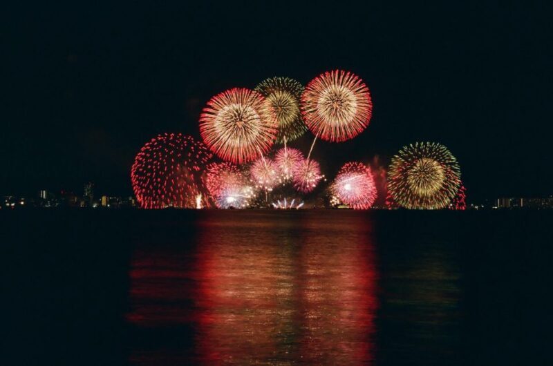 Boat Tour: Sailing into 2026 NYE in Lisbon 3H w/Champagne - Key Points: