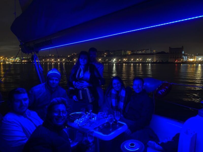 Boat Tour: Sailing into 2026 NYE in Lisbon 3H w/Champagne - Who Would Enjoy This Tour?