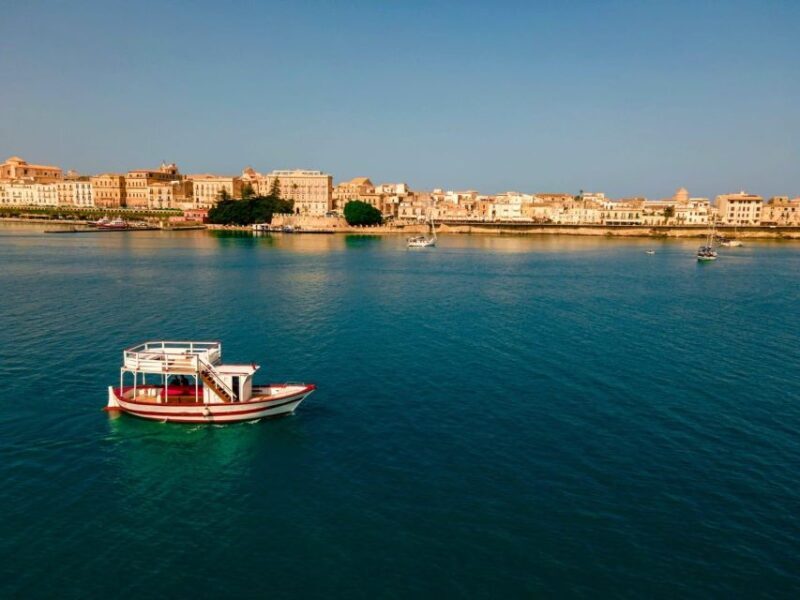 Boat tour with typical lunch in Siracusa - An in-depth look at the Sicilian boat tour experience