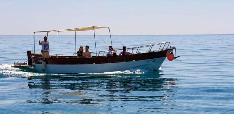 Boat trip and swim at the Blue Grotto in Sperlonga - Exploring Sperlonga from the Water