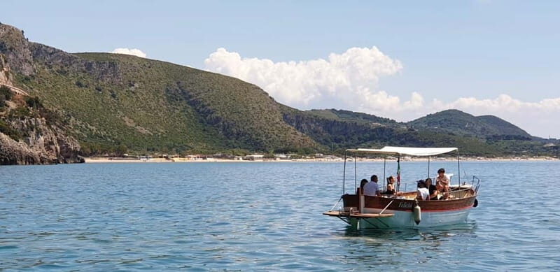 Boat trip and swim at the Blue Grotto in Sperlonga - The Highlight: The Blue Grotto