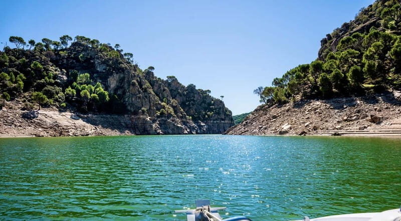 Boat trip  on the San Juan reservoir, Madrid - Who Should Consider This Experience?