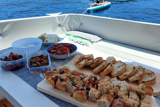 Boat trip with lunch or aperitif in Procida with Eraora Boat - FAQ