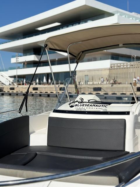 BOAT WITHOUT A LICENSE IN VALENCIA - A Deep Dive into Your Valencia Boat Day