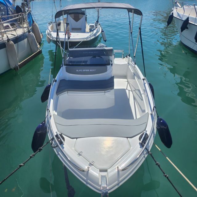 Boat without licence, fuel included - Authentic Traveler Perspectives
