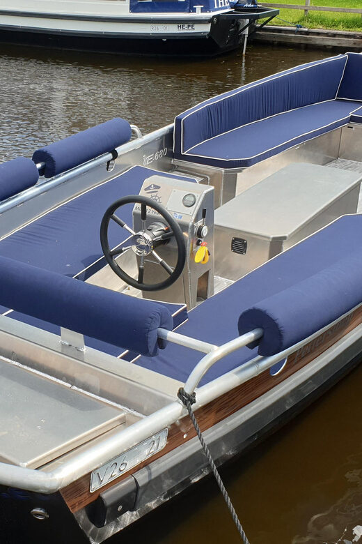 Boatrental 2 Hours 12 Person with Steeringwheel and cushions - Key Points